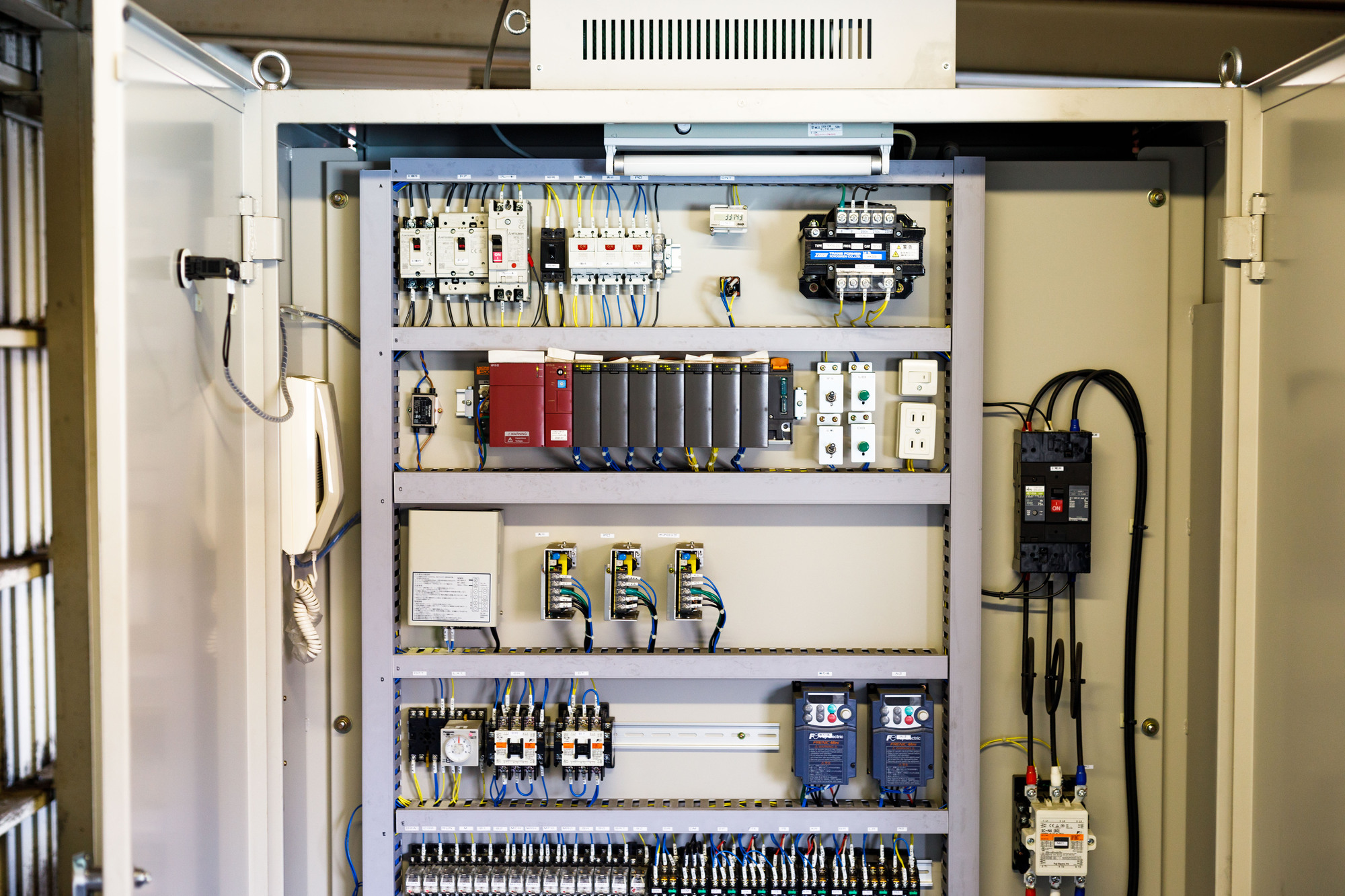 インバータ回路とは？基本的な仕組みやコンバータ回路との違い、主な役割やメリットについて解説 | お役立ちコラム | アジア電子工業株式会社 ...